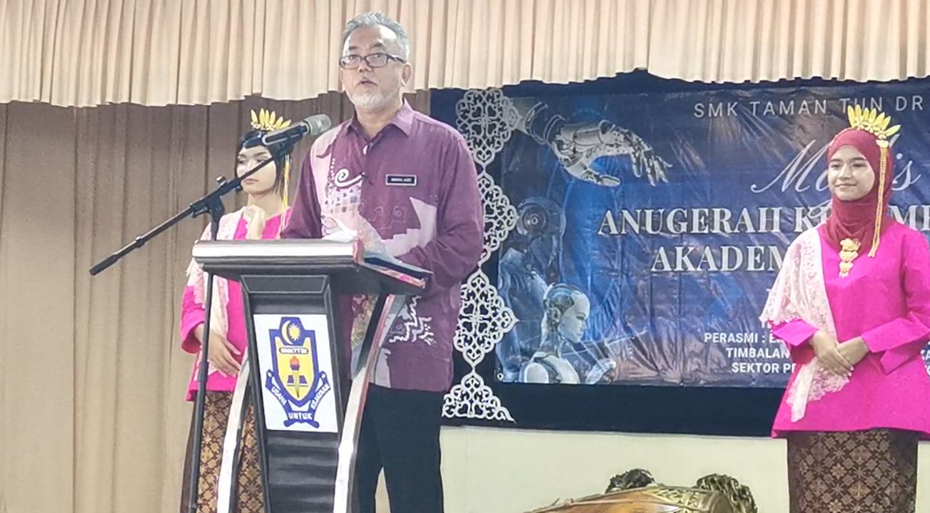 Majlis Anugerah kecemerlangan Akademik – Dirasmikan Oleh En. Abdul Aziz ...